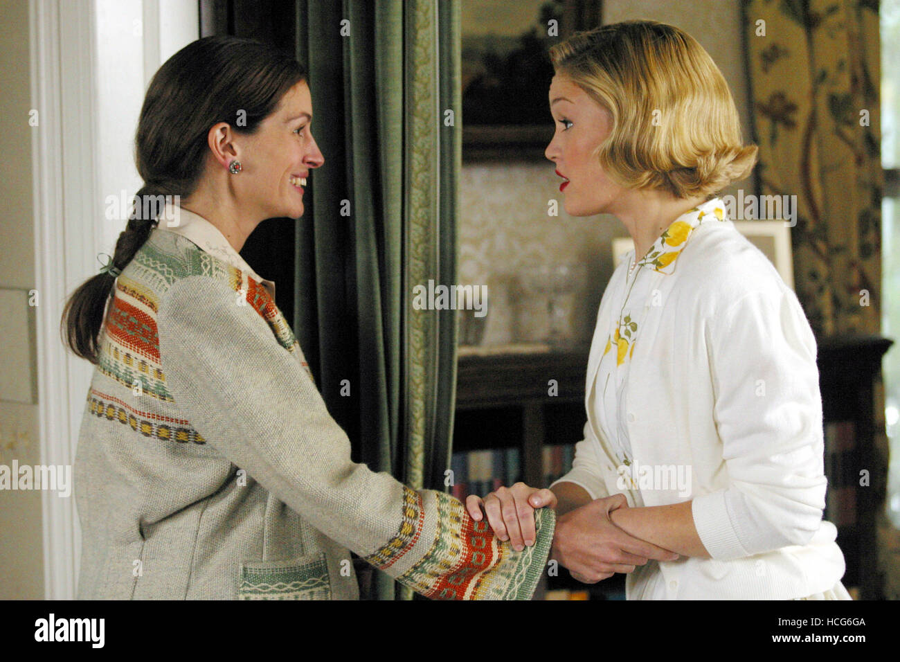 MONA LISA SMILE, Julia Roberts, Julia Stiles, 2003, (c) Columbia ...