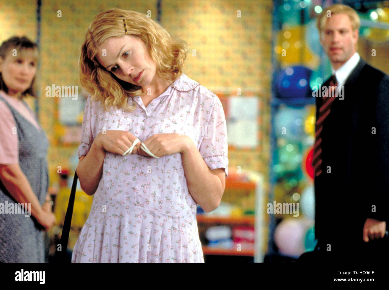 MOLLY, Elizabeth Mitchell, Elisabeth Shue, Aaron Eckhart, 1999, (c) MGM ...