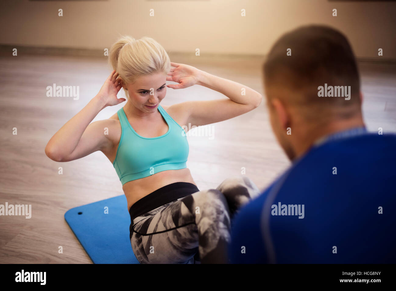 Sit ups on exercise mat Stock Photo - Alamy