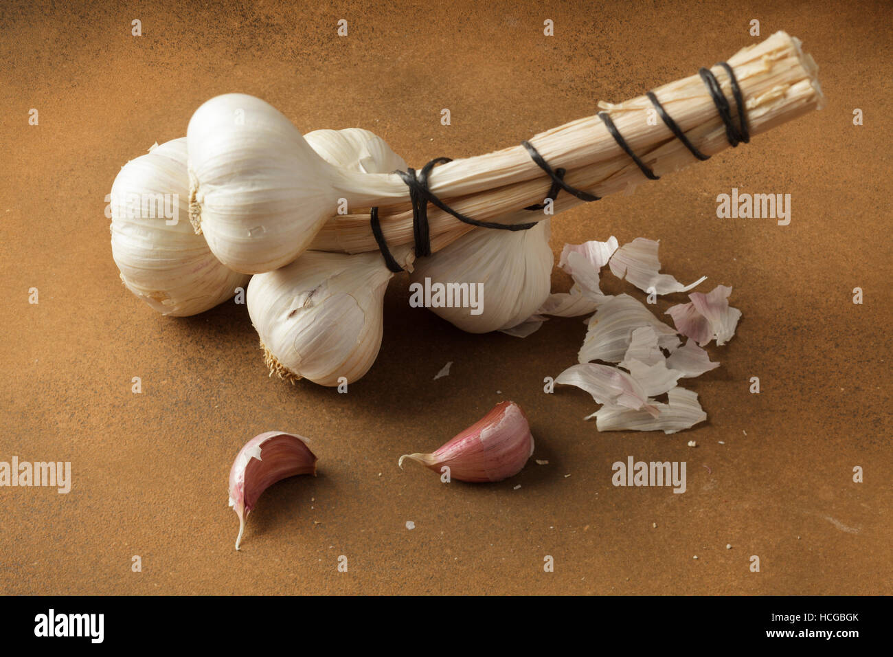 Tied garlic hi-res stock photography and images - Alamy