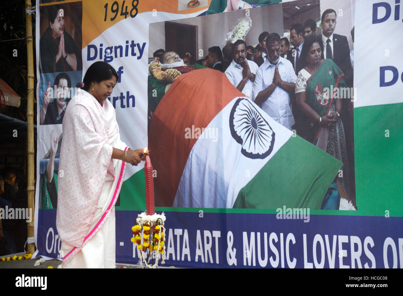 Kolkata, India. 08th Dec, 2016. Indian women pay tribute Chief Minister ...