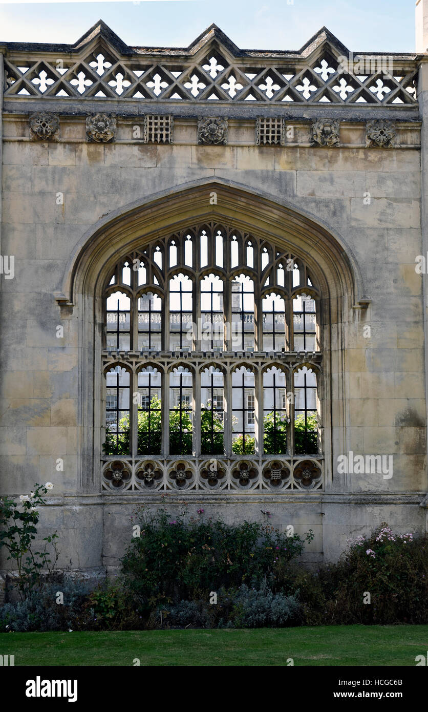 Stone window along the entrance to King's College University of ...