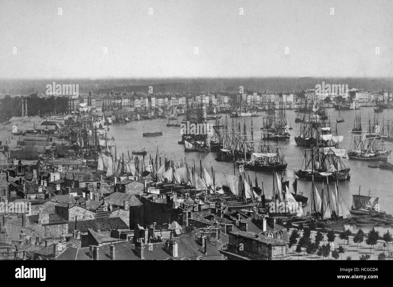 View of the port of Bordeaux Stock Photo - Alamy