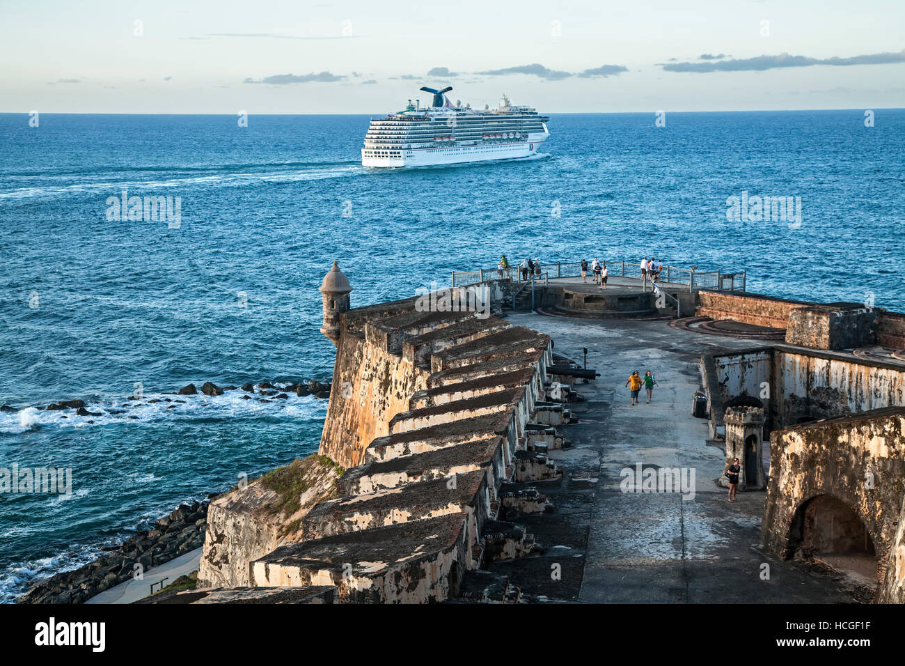Cruise ship departing and San Felipe del Morro Castle (1540s-1786), San ...