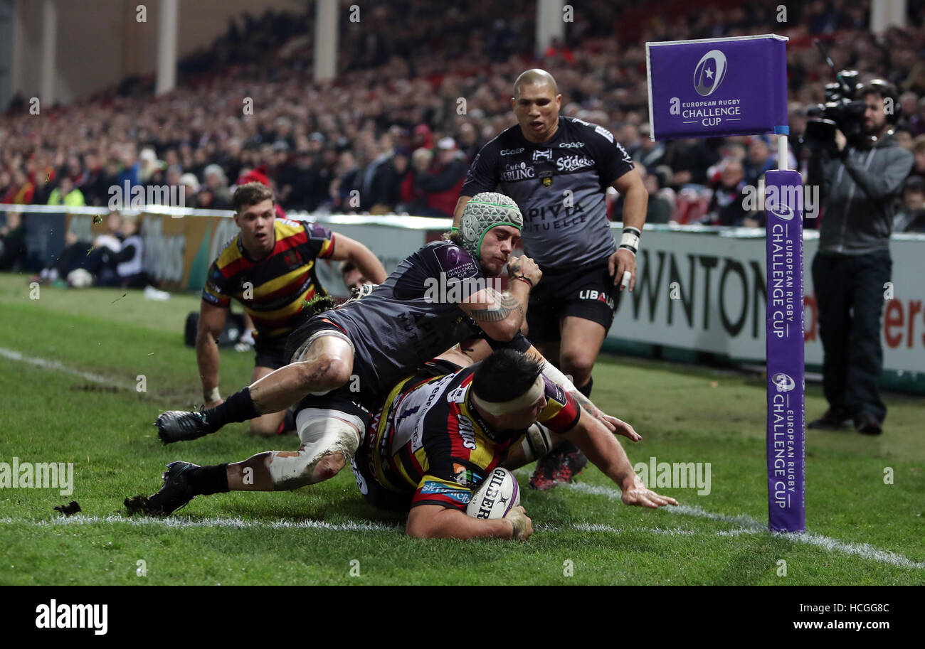 Gloucester's Josh Hohneck scores scores his side's second try during ...
