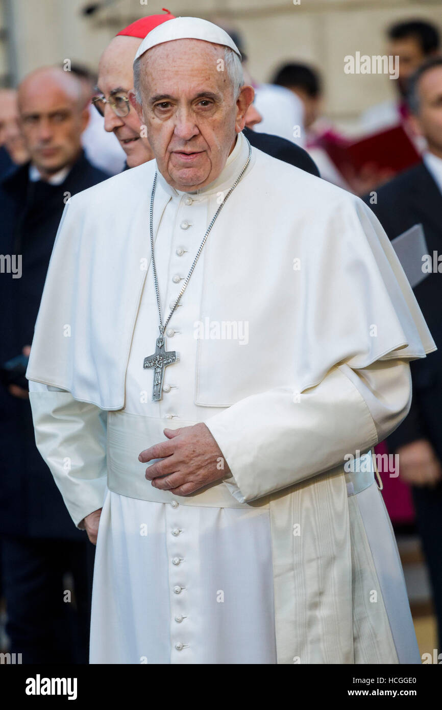 Rome, Italy. 08th Dec, 2016. Pope Francis attends the Immaculate ...