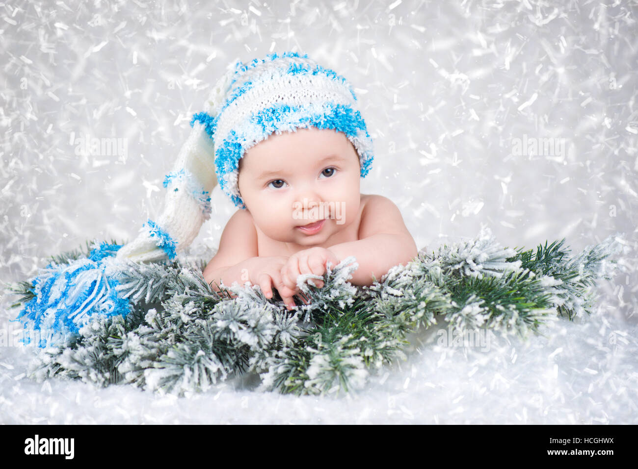 Newborn baby in a knitted cap. Snow background Stock Photo - Alamy