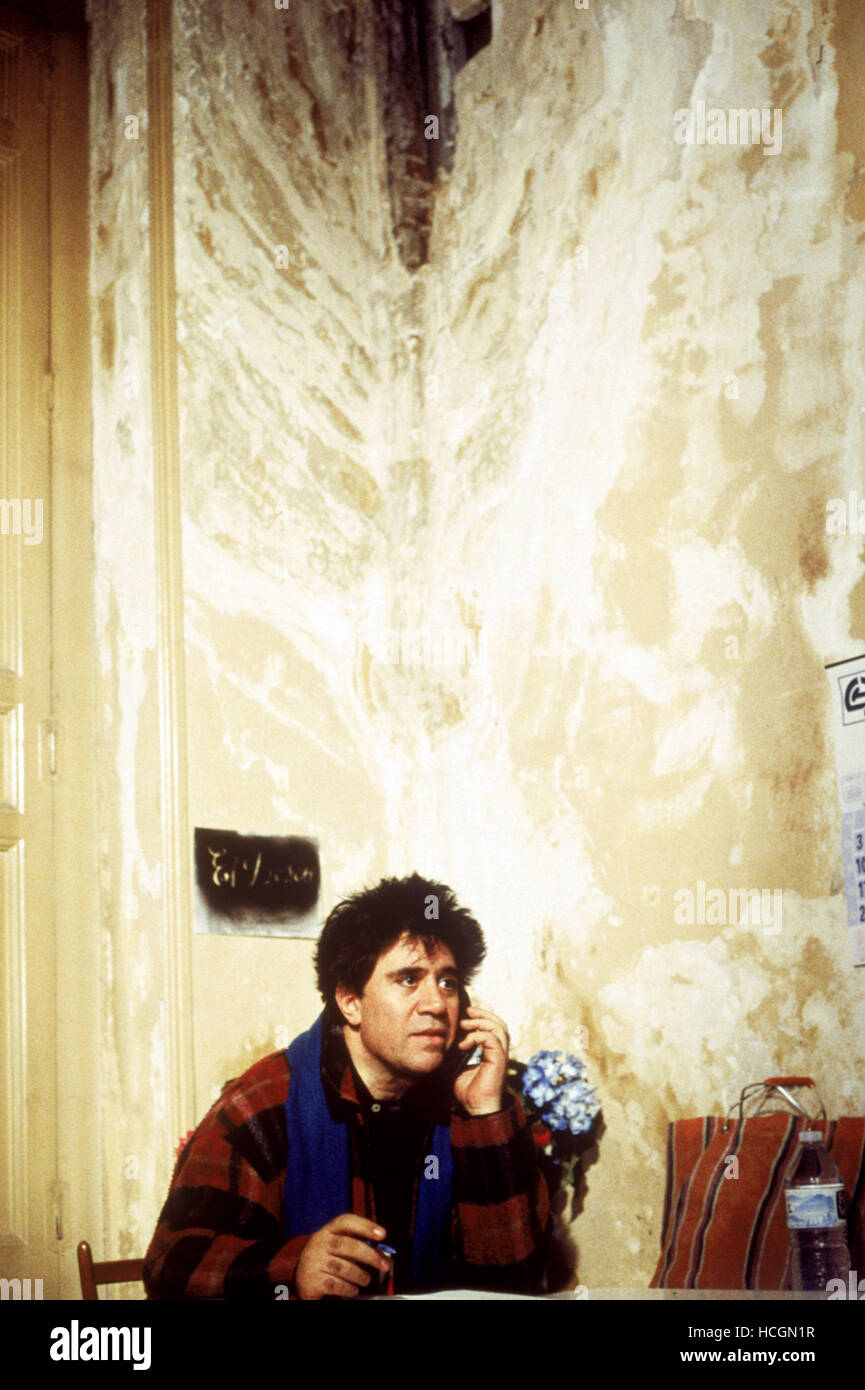LIVE FLESH, (aka CARNE TREMULA), director Pedro Almodovar, on set, 1997 ...