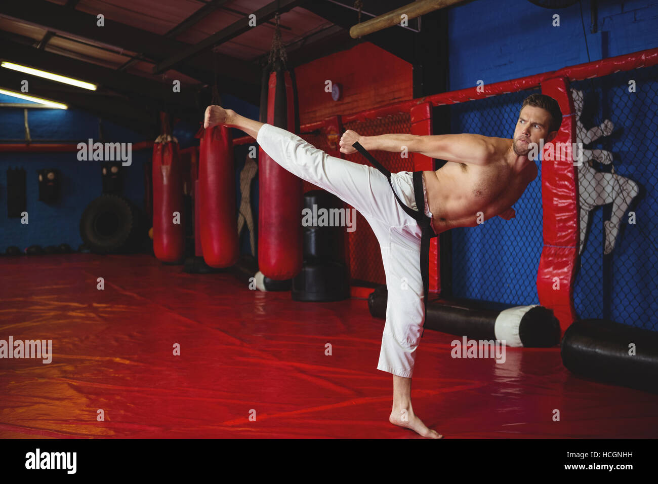 Kickboxing hi-res stock photography and images - Alamy