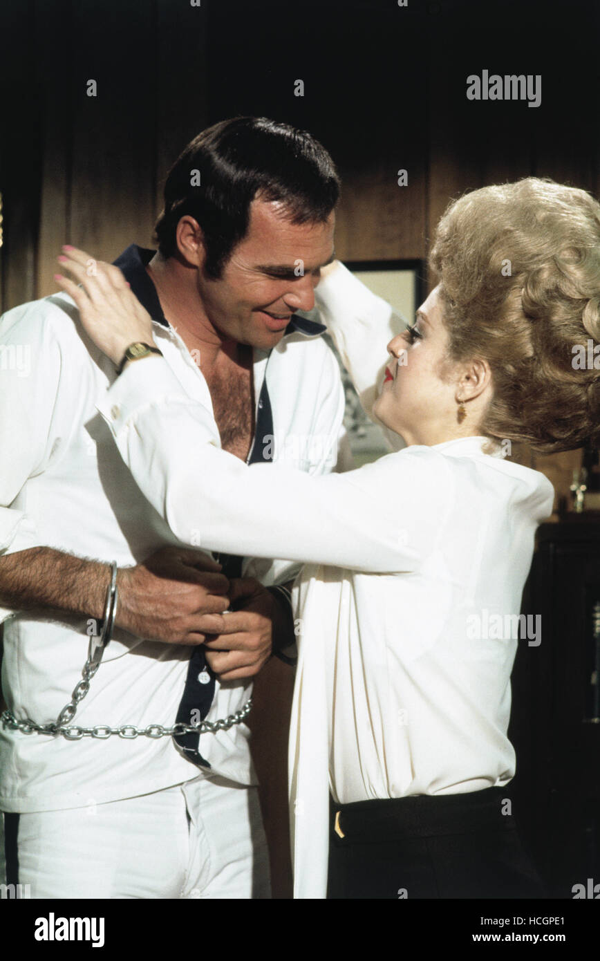 THE LONGEST YARD, Burt Reynolds, Bernadette Peters, 1974 Stock Photo ...
