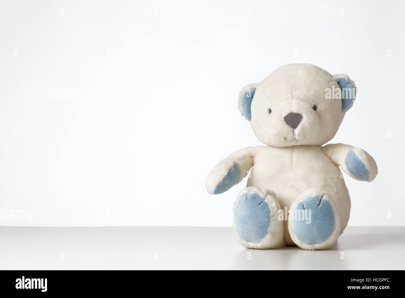 still life image of a lonely teddy bear Stock Photo - Alamy