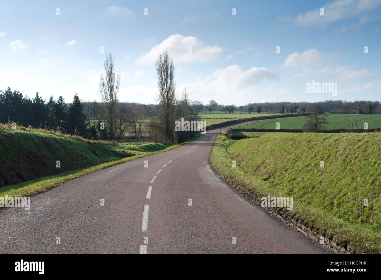 Coutryside road hi-res stock photography and images - Alamy