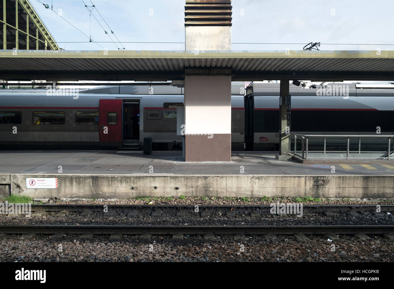 Gare de lyon platform hi-res stock photography and images - Alamy