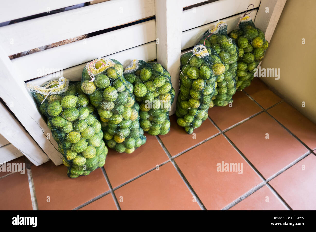 Real lemons hi-res stock photography and images - Alamy