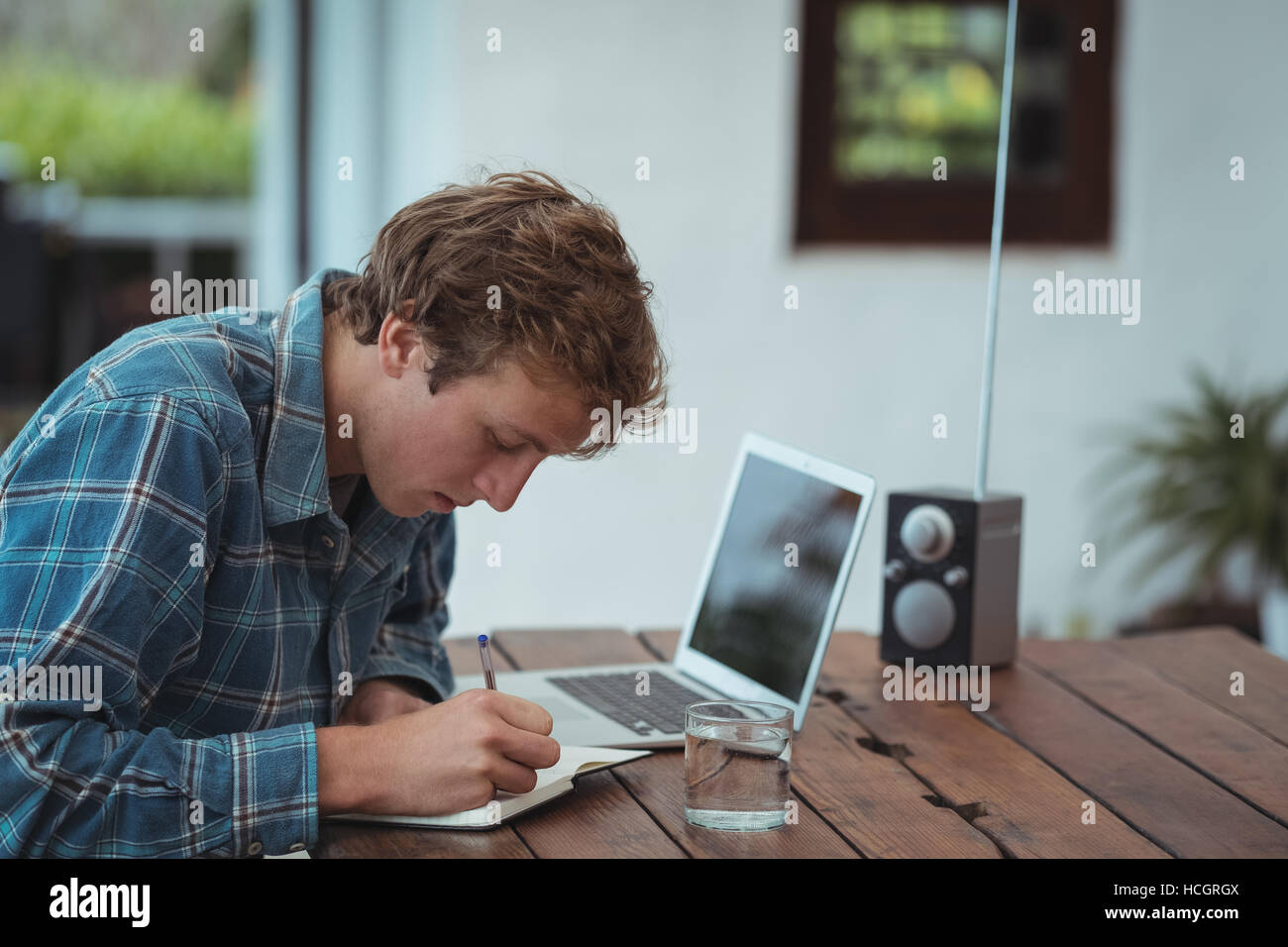 Man writing notes hi-res stock photography and images - Alamy
