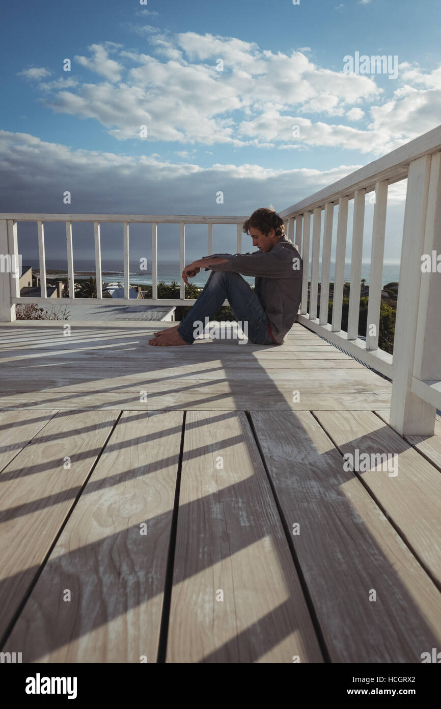 Man leaning railings hi-res stock photography and images - Alamy