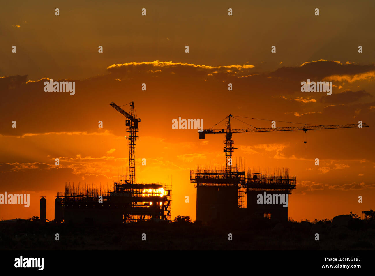Construction zimbabwe africa crane hi-res stock photography and images ...