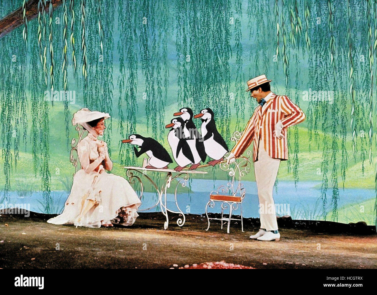 MARY POPPINS, Julie Andrews, Dick Van Dyke, 1964 Stock Photo - Alamy