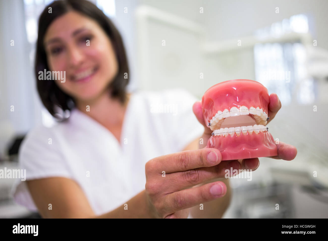 Portrait of female dentist holding a set of dentures Stock Photo - Alamy