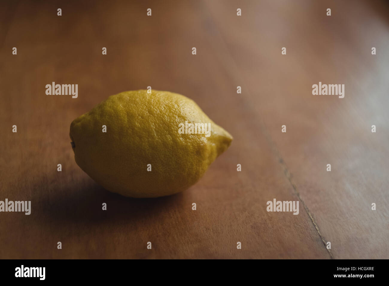 Lemon table hi-res stock photography and images - Alamy