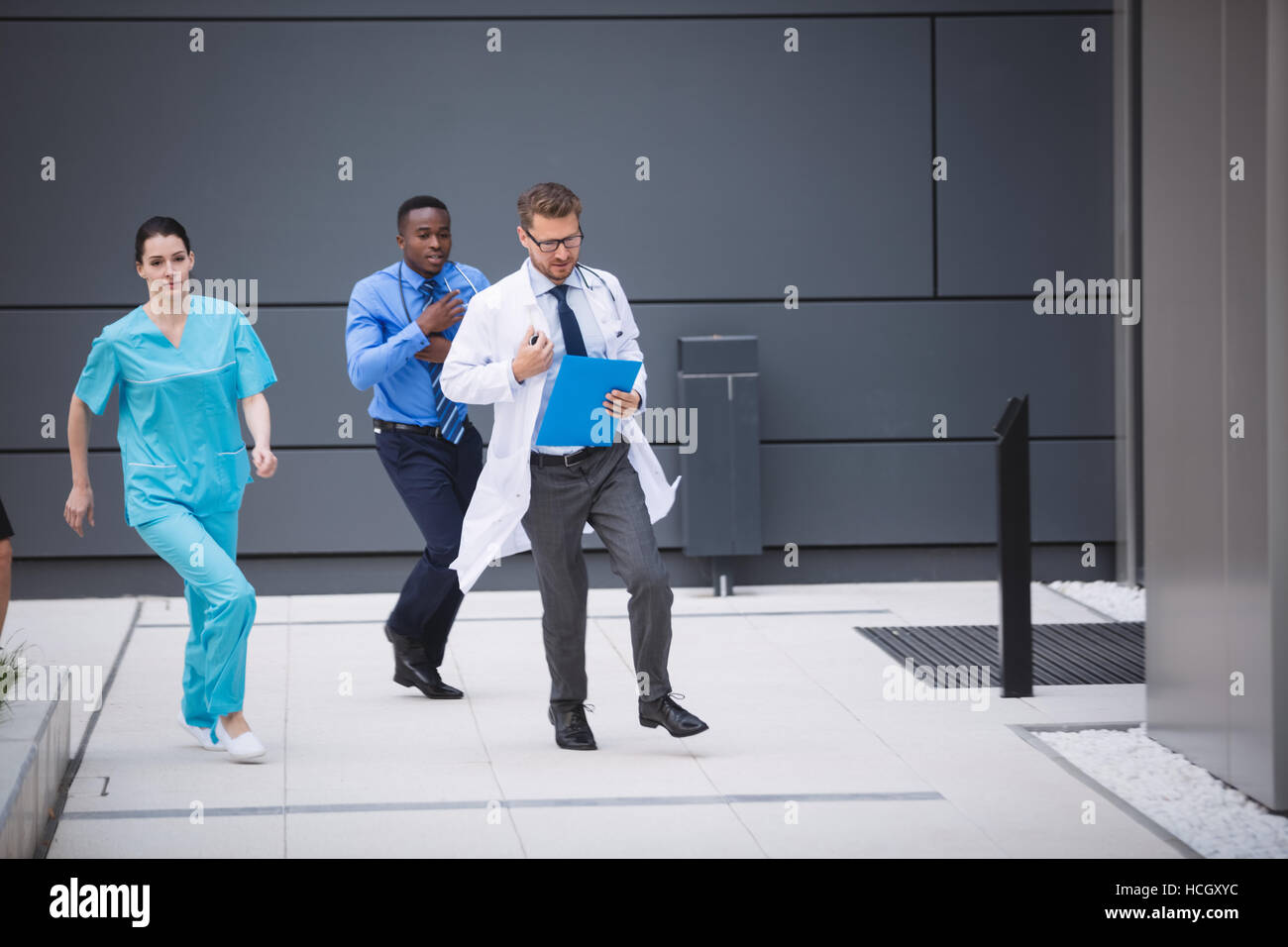 Doctors and nurses hi-res stock photography and images - Alamy