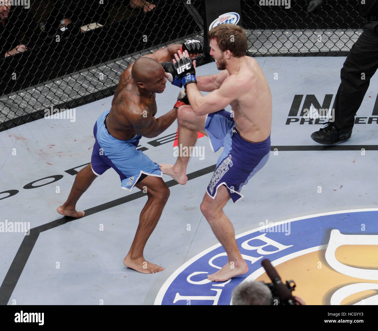 Marcus Brimage, left, fights Stephen Bass at The Ultimate Fighter 14 ...