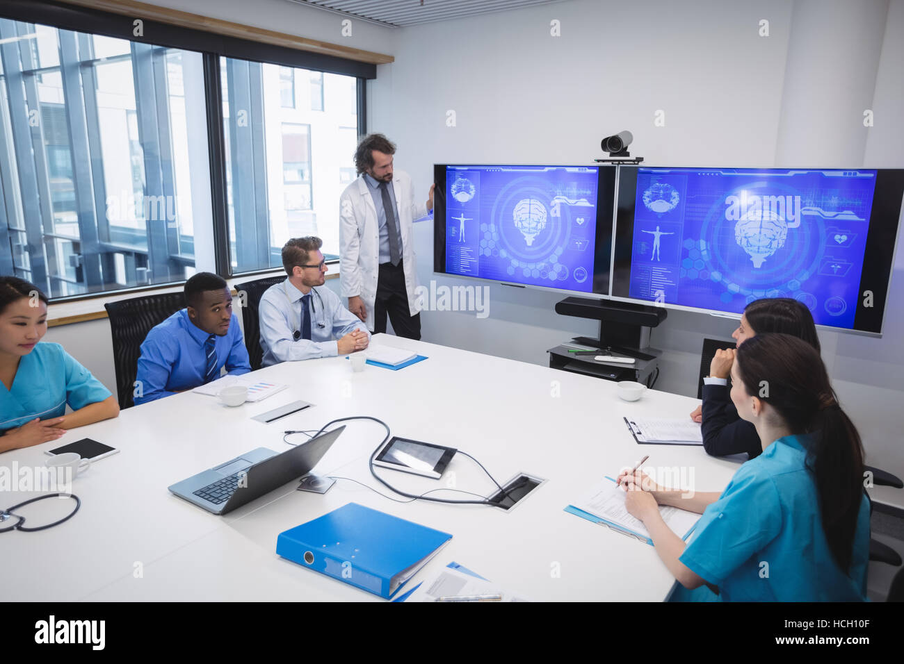 Doctor giving presentation to team of interim doctors Stock Photo - Alamy