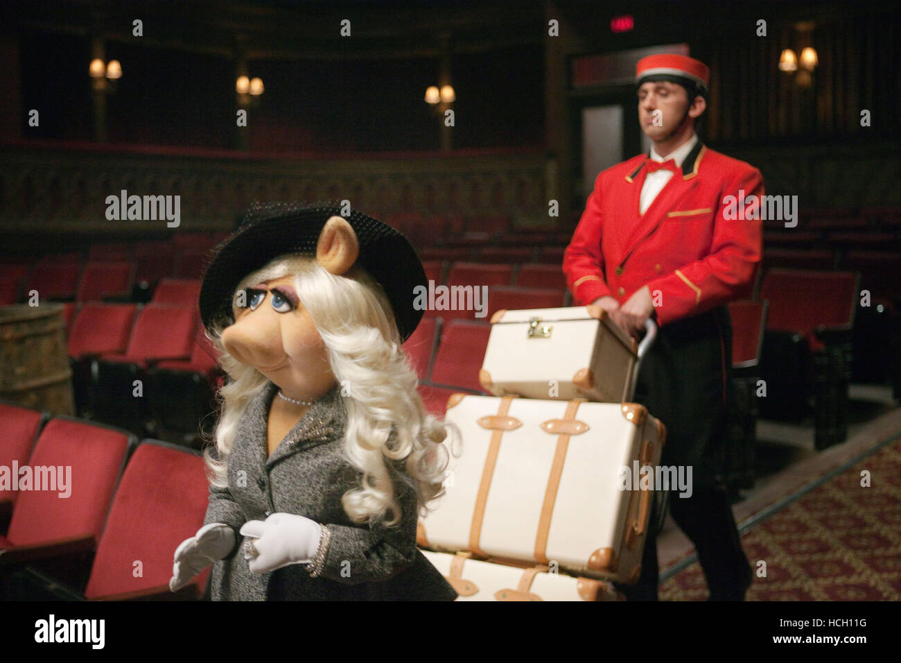 THE MUPPETS, left: Miss Piggy, 2011, ph: Scott Garfield/©Walt Disney ...