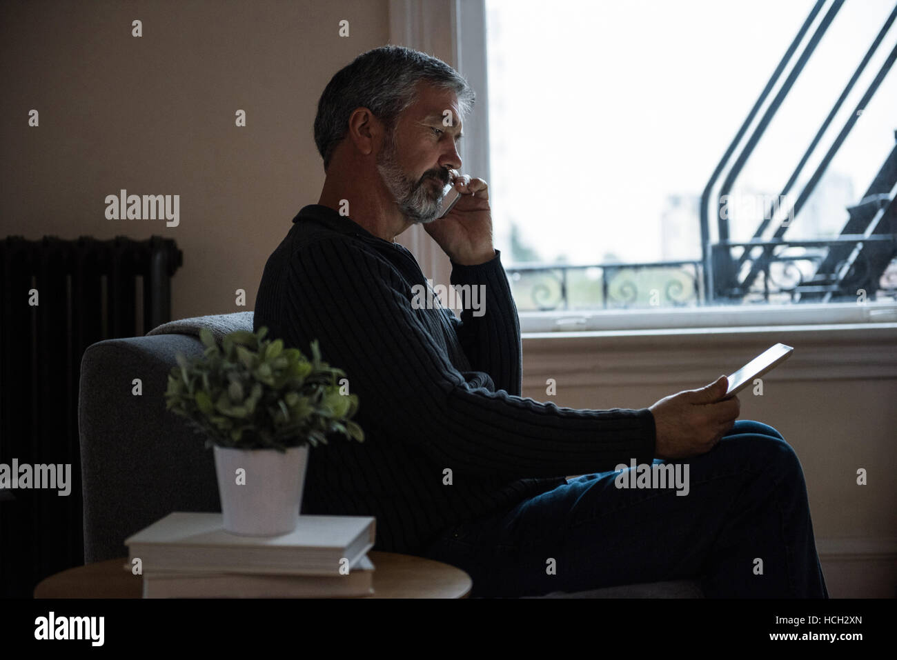 Talking on mobilephone hi-res stock photography and images - Alamy