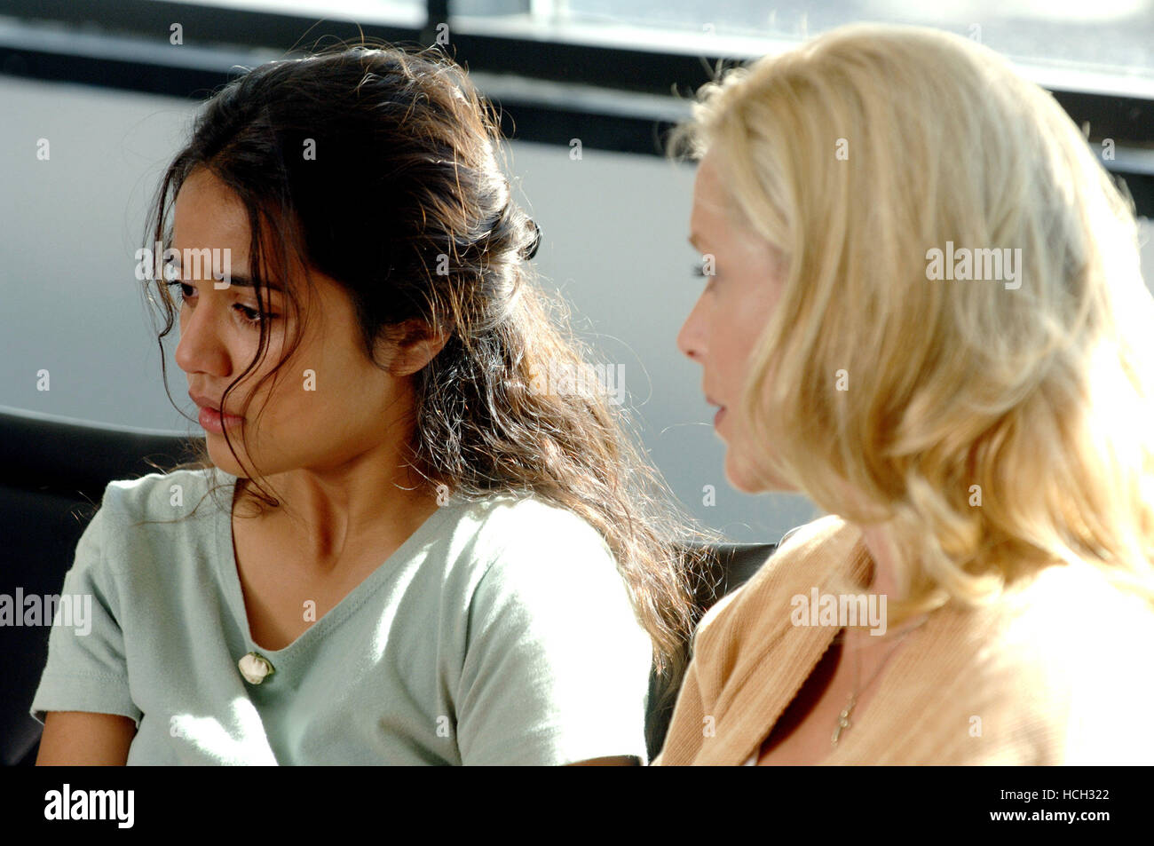 TOWELHEAD, (aka NOTHING IS PRIVATE), from left: Summer Bishil, Maria ...