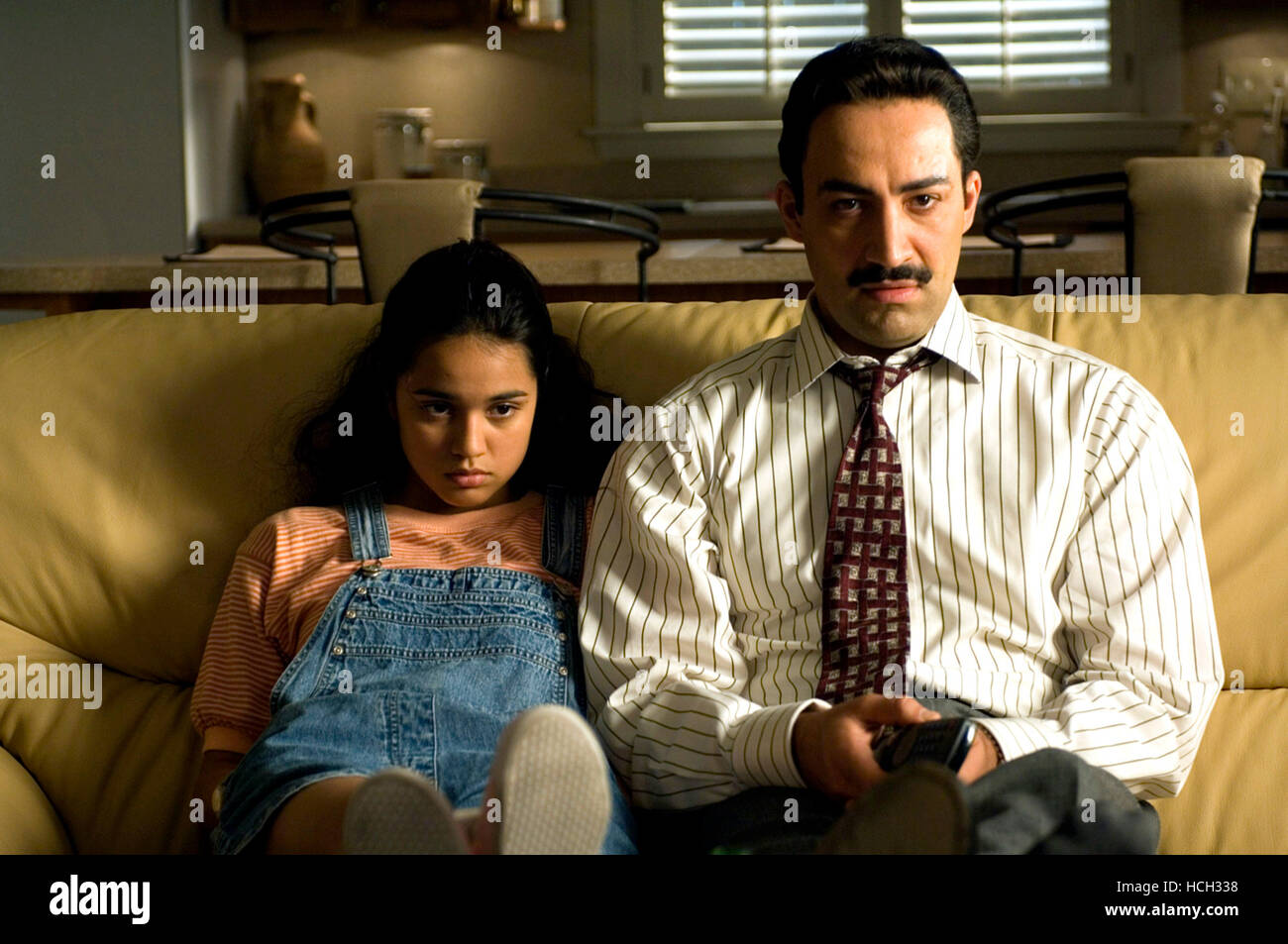 TOWELHEAD, (aka NOTHING IS PRIVATE), from left: Summer Bishil, Peter ...