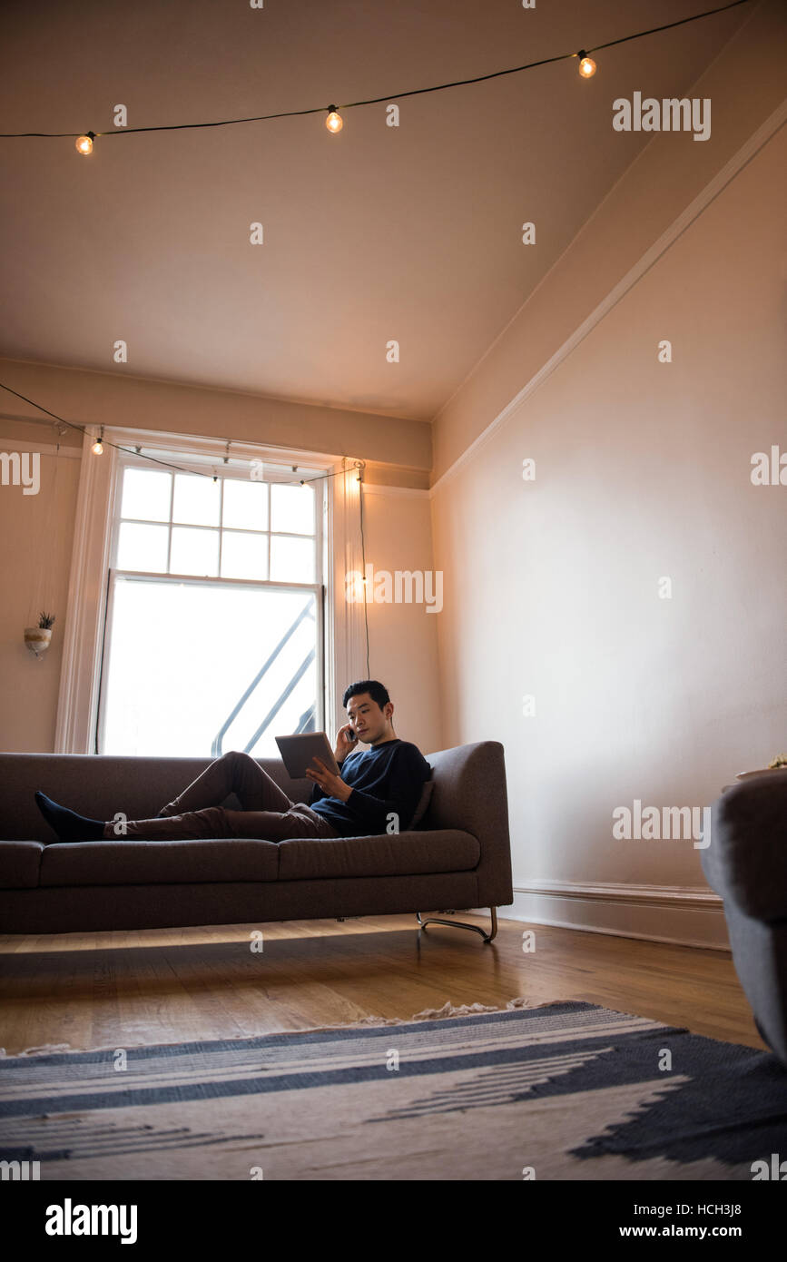 Talking on mobilephone hi-res stock photography and images - Alamy