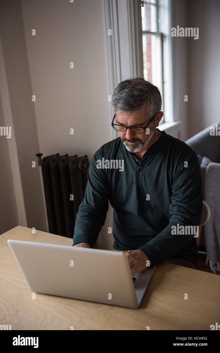 Man table not woman not waiter hi-res stock photography and images - Alamy