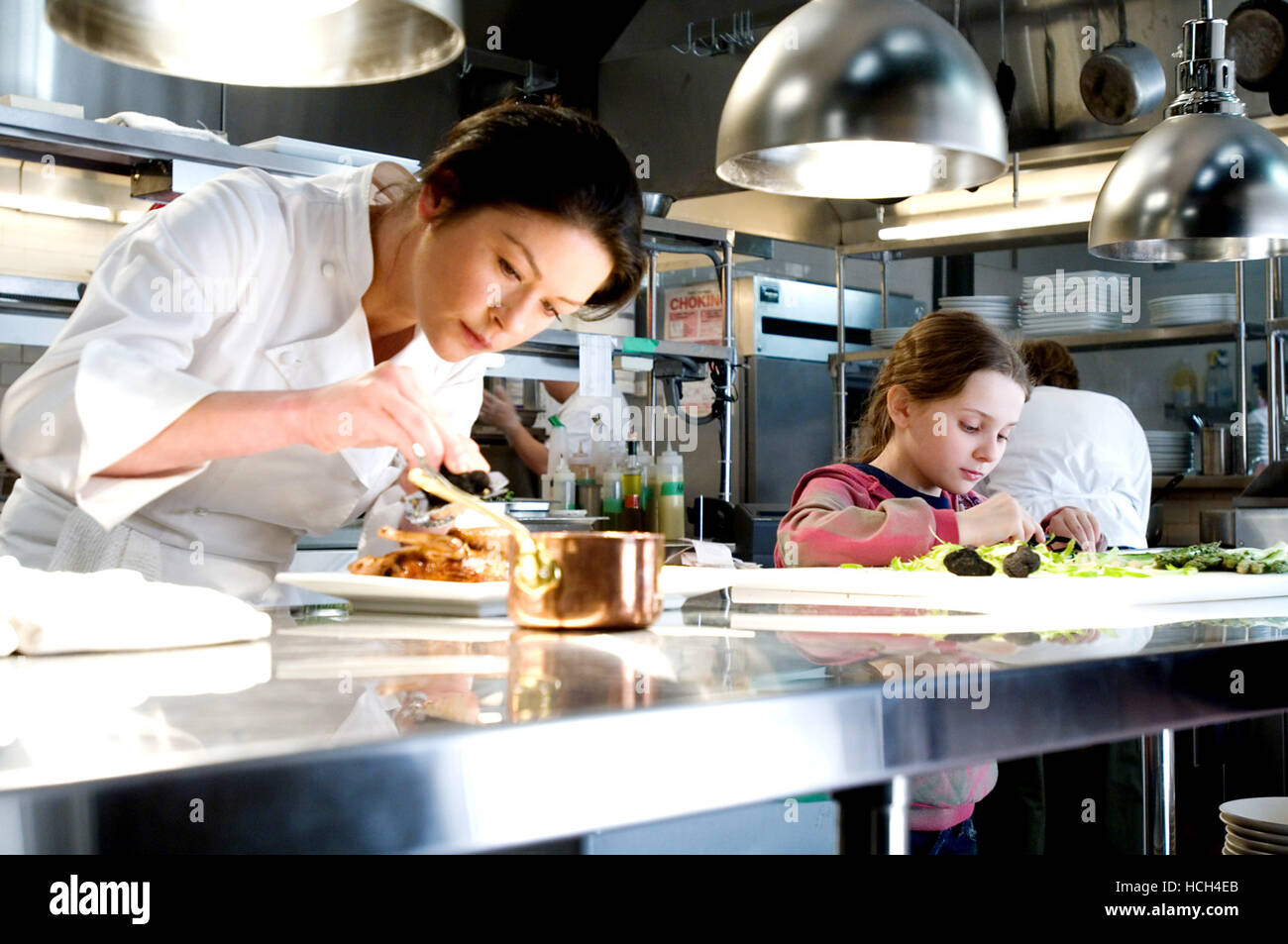 NO RESERVATIONS, Catherine Zeta-Jones, Abigail Breslin, 2007. ©Warner ...