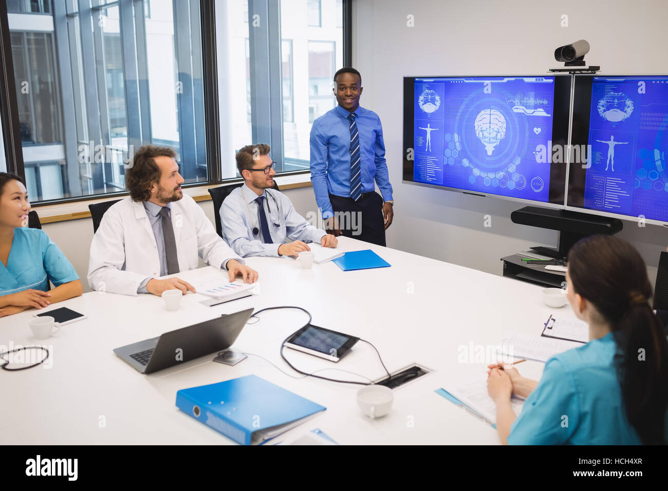 Doctors doctor hi-res stock photography and images - Alamy