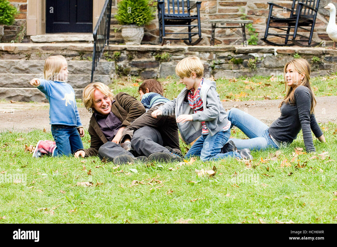 MARLEY & ME, (aka MARLEY AND ME), Owen Wilson (second from left ...