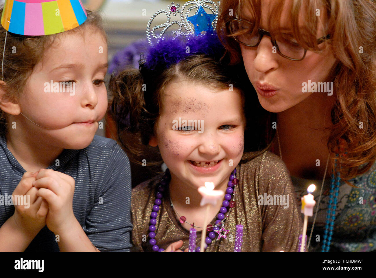 MOTHERHOOD, Daisy Tahan (center), Uma Thurman (far right), 2009. Ph ...