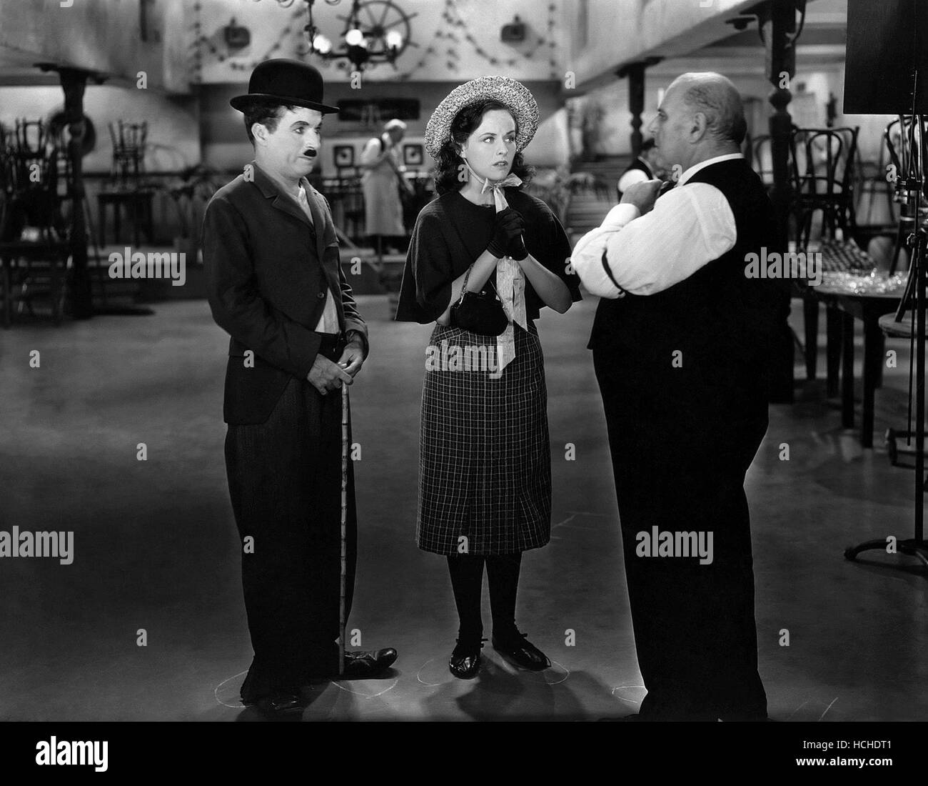 MODERN TIMES, from left: Charlie Chaplin, Paulette Goddard, Henry ...