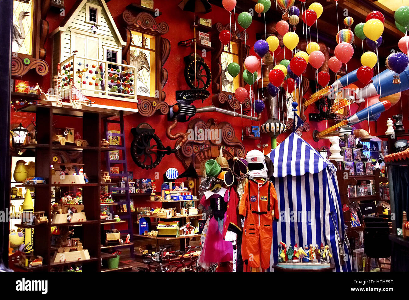 MR. MAGORIUM'S WONDER EMPORIUM, 2007. TM and ©20th Century Fox. All ...