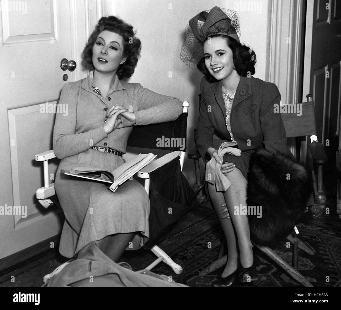 MRS. MINIVER, Greer Garson, Teresa Wright on set, 1942 Stock Photo - Alamy