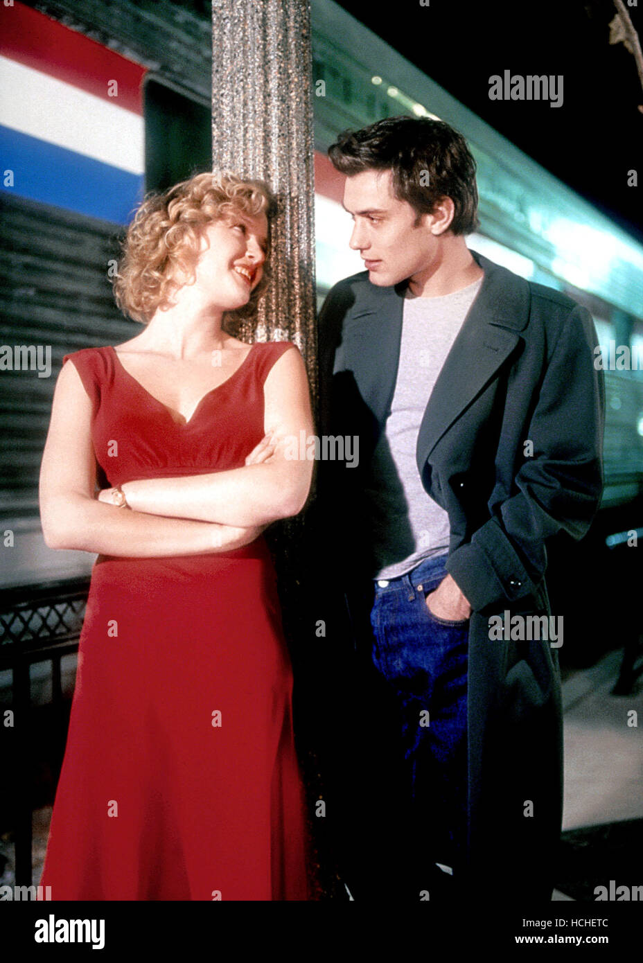 MUSIC FROM ANOTHER ROOM, Gretchen Mol, Jude Law, 1998, (c) MGM/courtesy ...