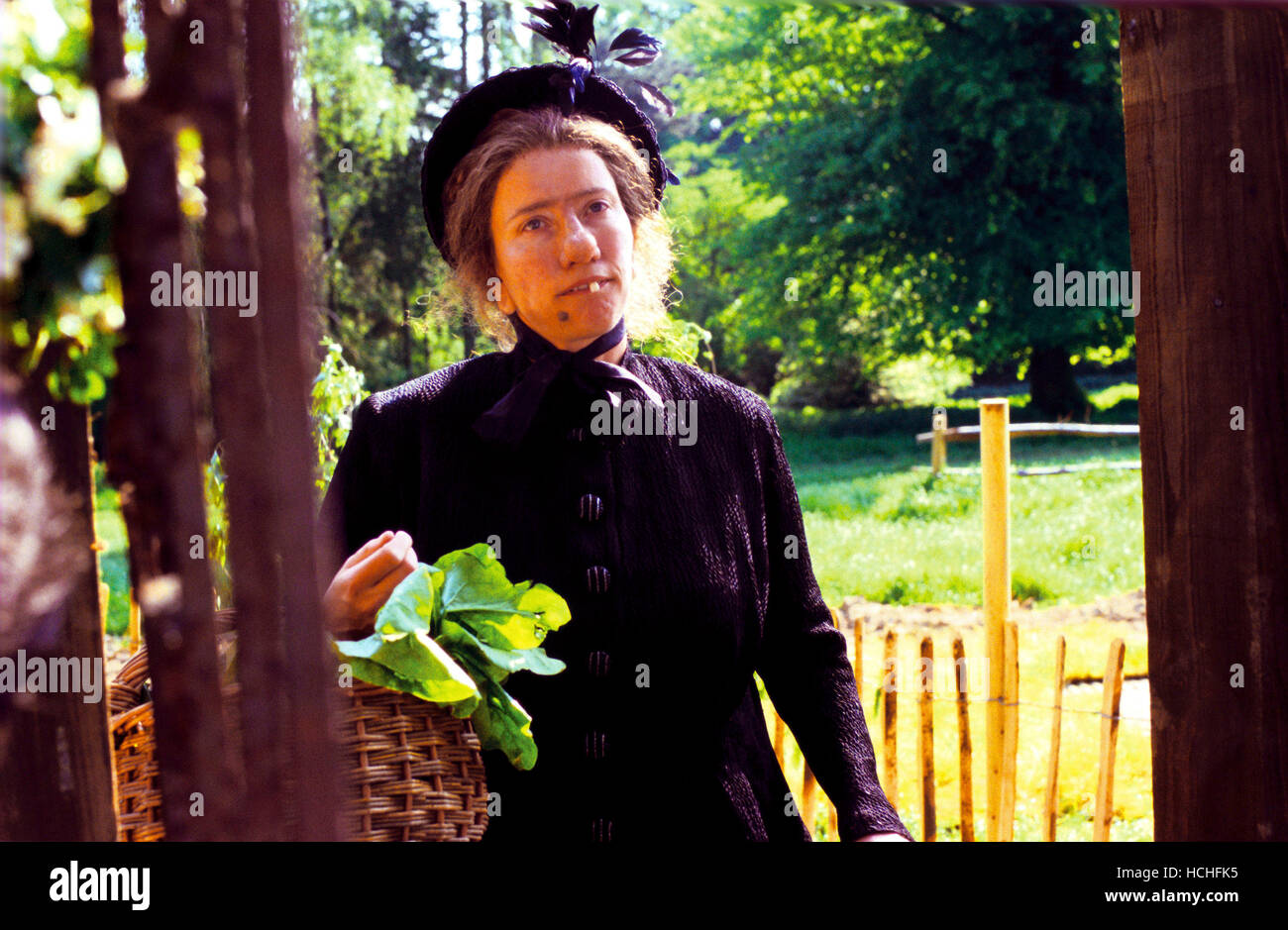 NANNY MCPHEE, Emma Thompson, 2005. ©Universal/courtesy Everett ...
