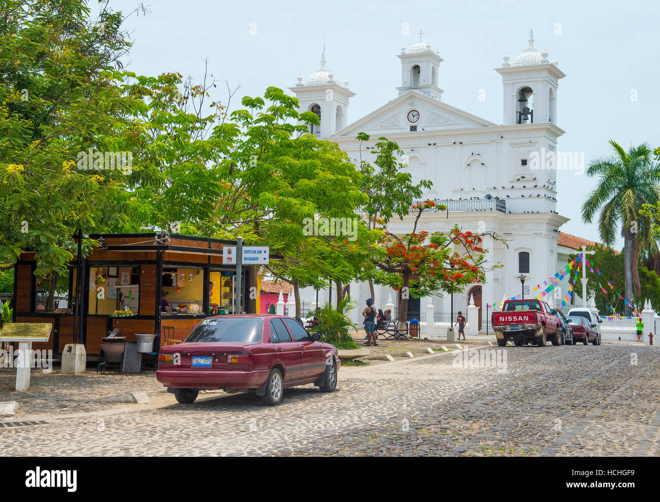 El salvador suchitoto town street hi-res stock photography and images ...