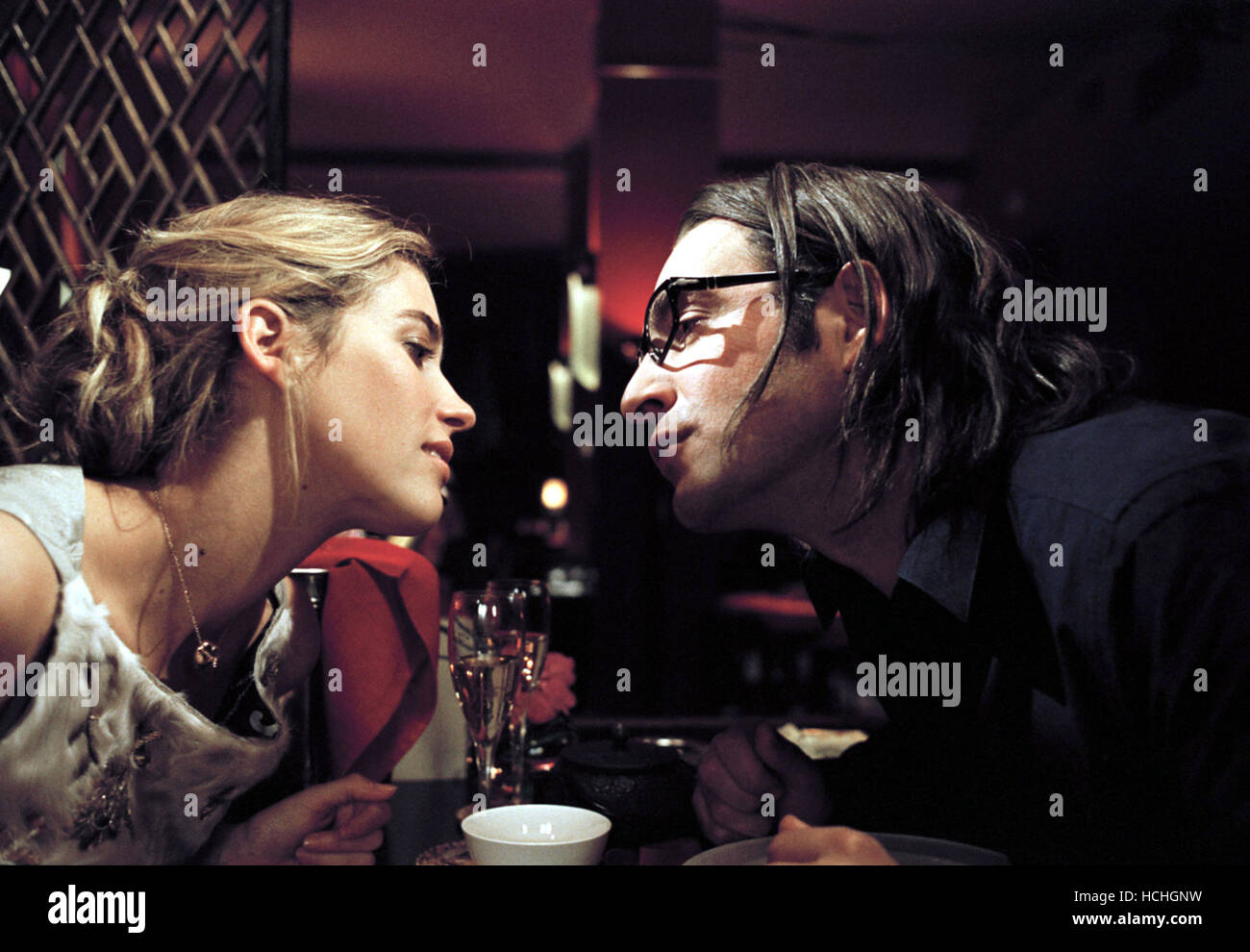 99 Francs Vahina Giocante Jean Dujardin Right 2007 ©pathe Films 7404
