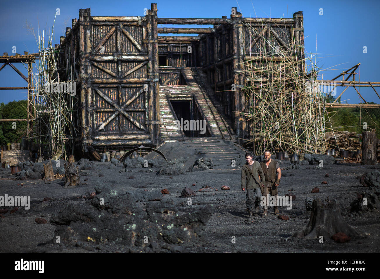NOAH, from left: Logan Lerman, Russell Crowe, 2014. ph: Niko Tavernise ...