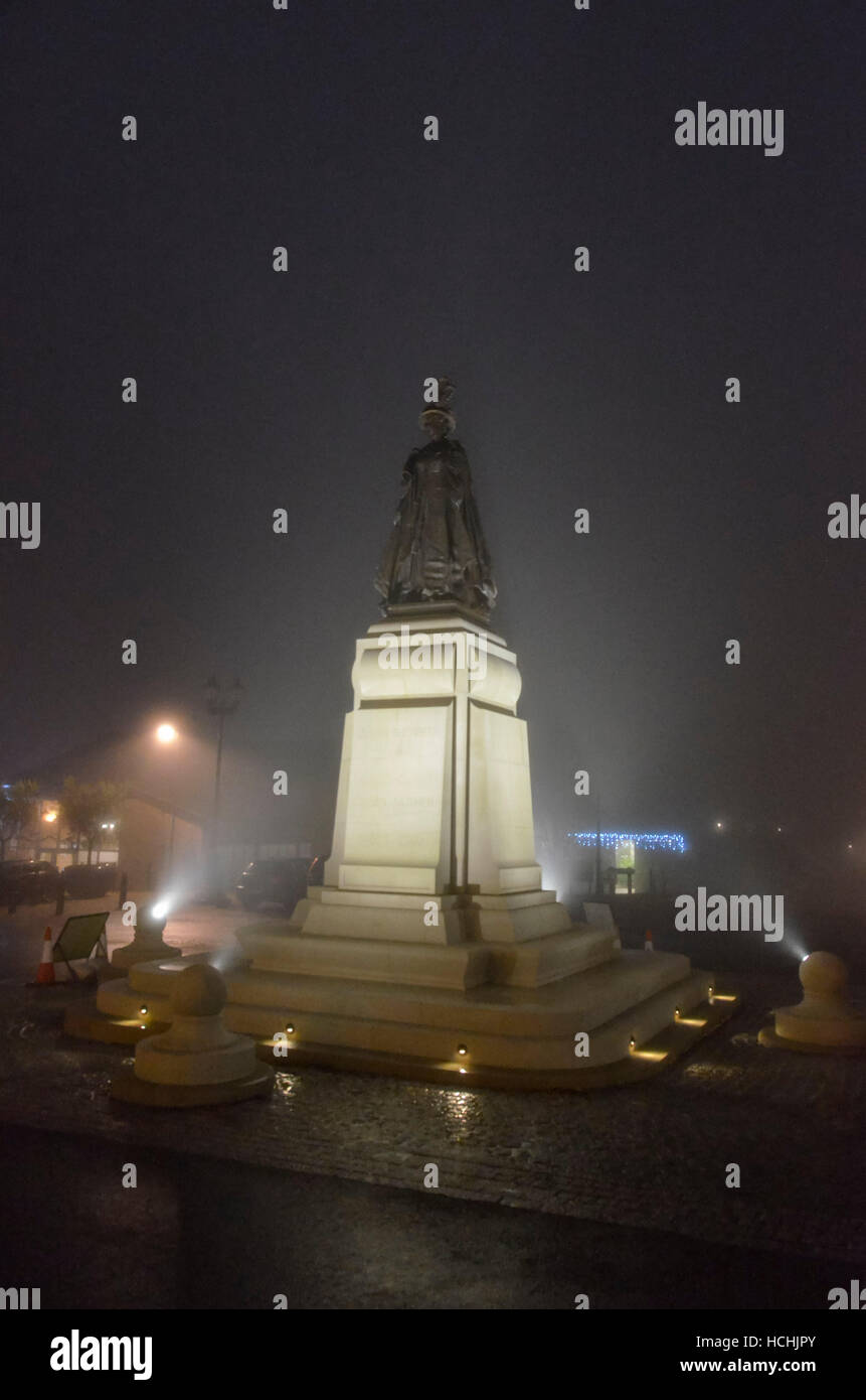 Queen mother statue unveiled hi-res stock photography and images - Alamy