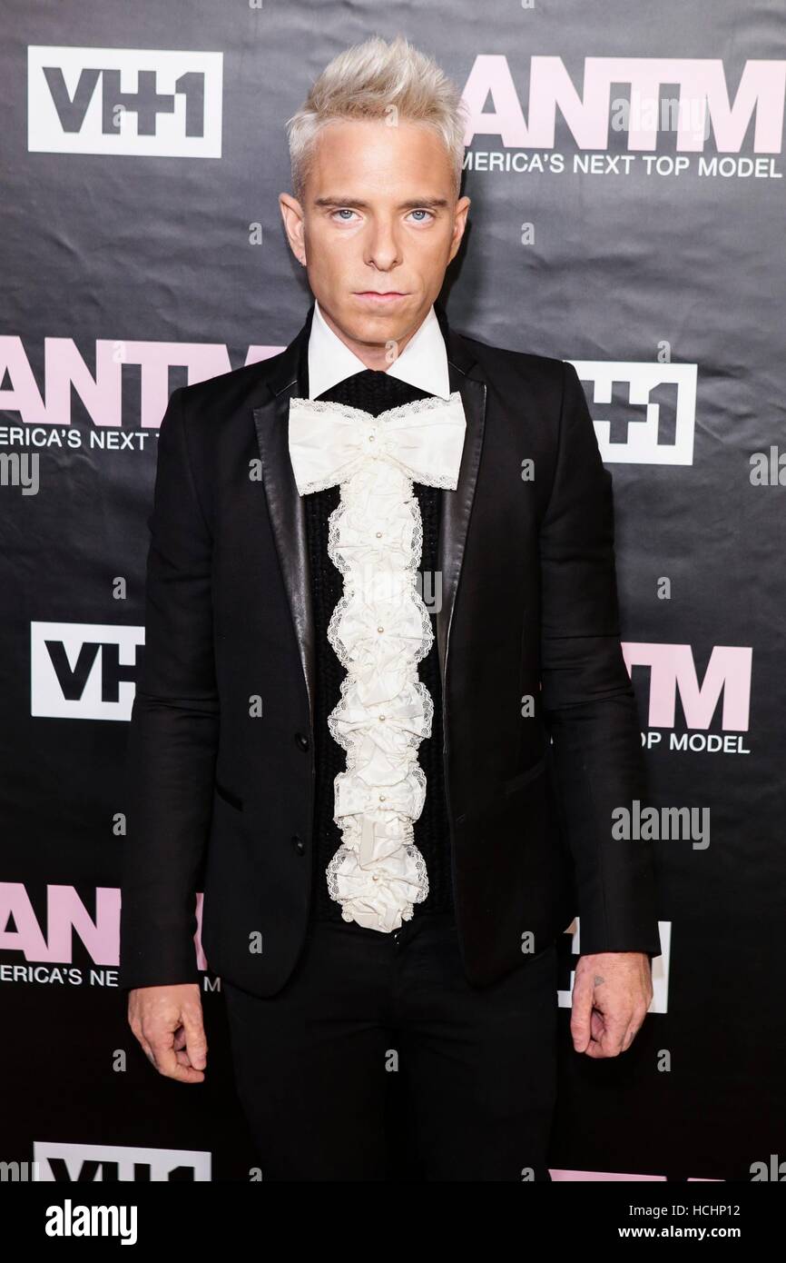 New York, NY, USA. 8th Dec, 2016. Drew Elliot at arrivals for AMERICA'S ...