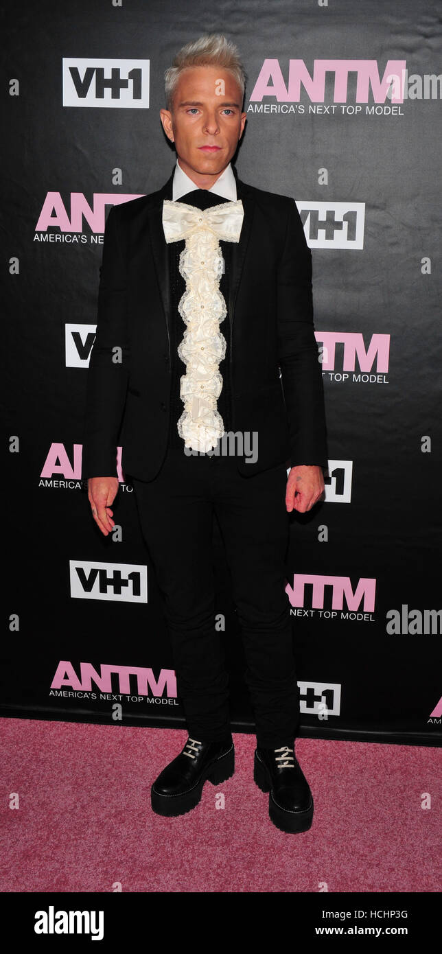 New York, USA. 8th Dec, 2016. Drew Elliott attends the VH1 America's ...
