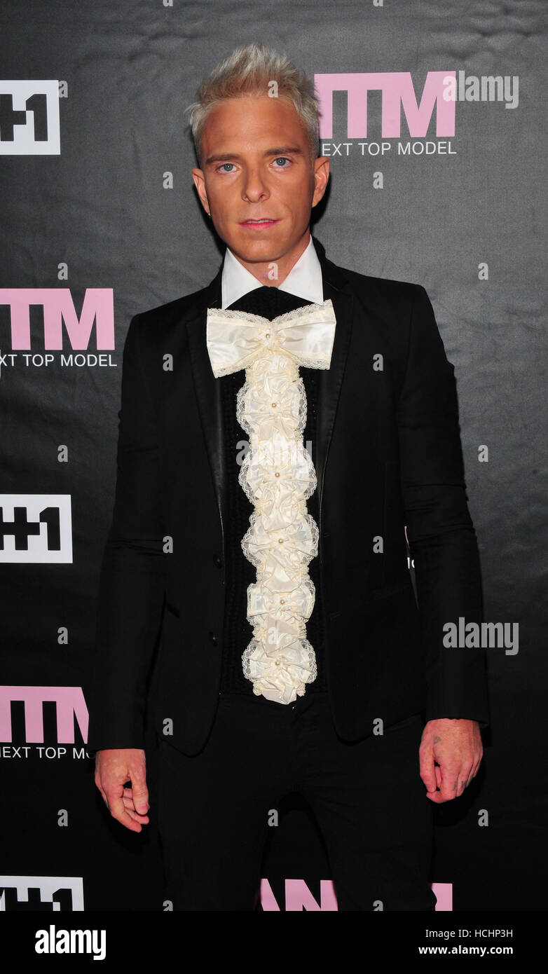 New York, USA. 8th Dec, 2016. Drew Elliott attends the VH1 America's ...