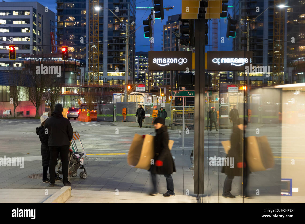 Seattle, Washington DC, USA. 8th December, 2016. Amazon Go is open to ...